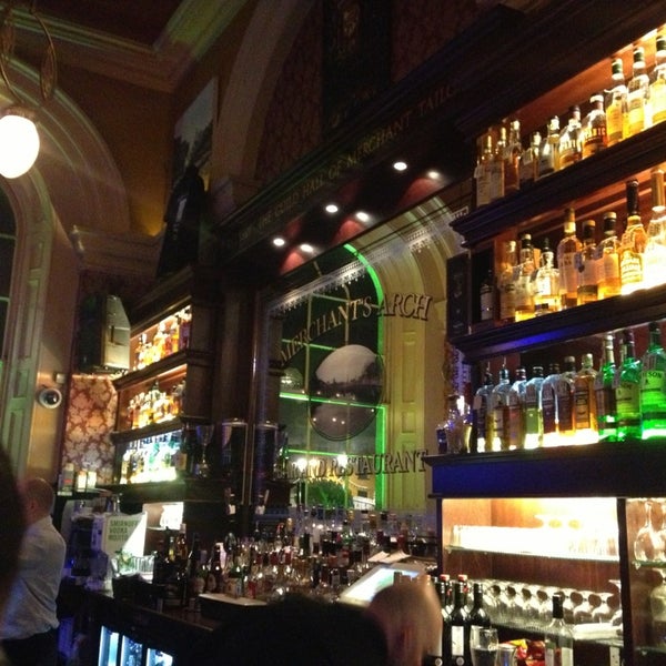 Merchant's Arch Bar & Restaurant - Pub in Dublin