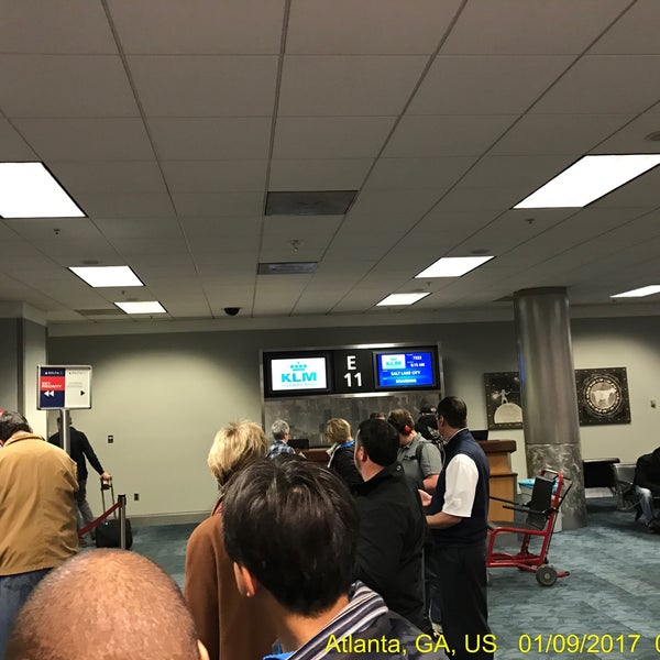 Gate E11 - Airport Gate