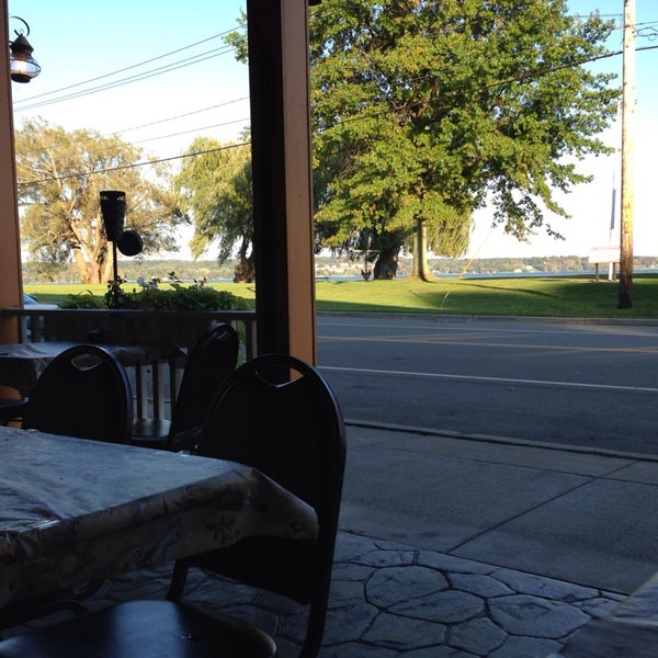 The Lakeview Restaurant Bar & Grill - 13 Water St