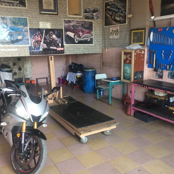 Moto Ghost - 1 visitor