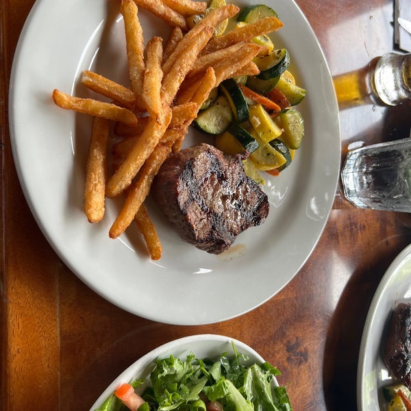 Buzz's Original Steakhouse - 66 tips