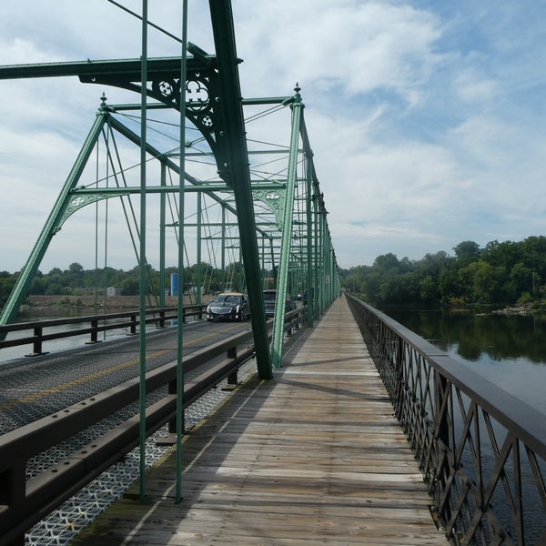 Calhoun Street Bridge - 6 tips from 603 visitors
