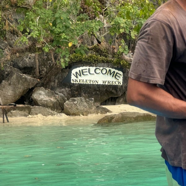 Skeleton Wreck - Dive Spot in Coron