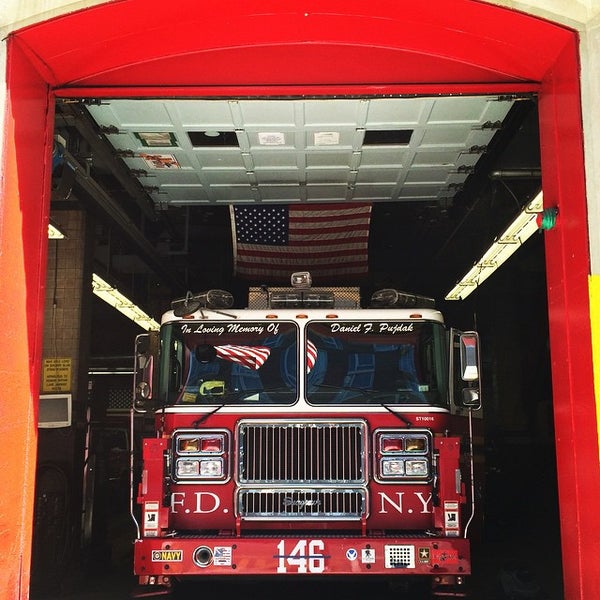 FDNY Engine 229/Ladder 146 - Williamsburg - 1 tip