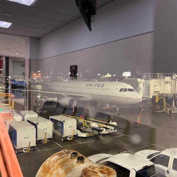 Gate T15 - Airport Gate in Atlanta