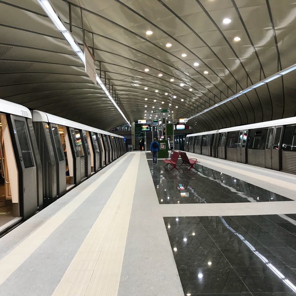 Metrou M5 Valea Ialomiței - Metro Station in Drumul Taberei