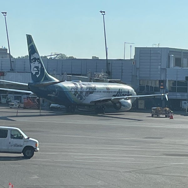 Gate C9 - Airport Gate