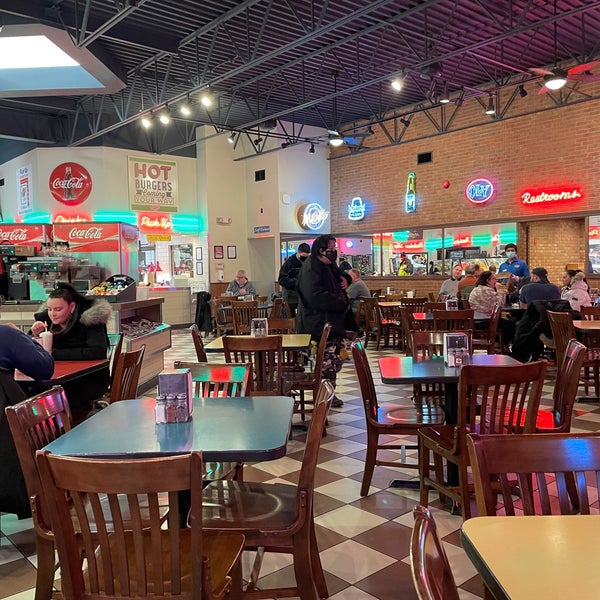 Fuddruckers - Burger Joint in Saskatoon
