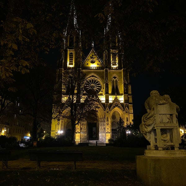 Square Samuel Rousseau - Invalides - 1 tip from 150 visitors