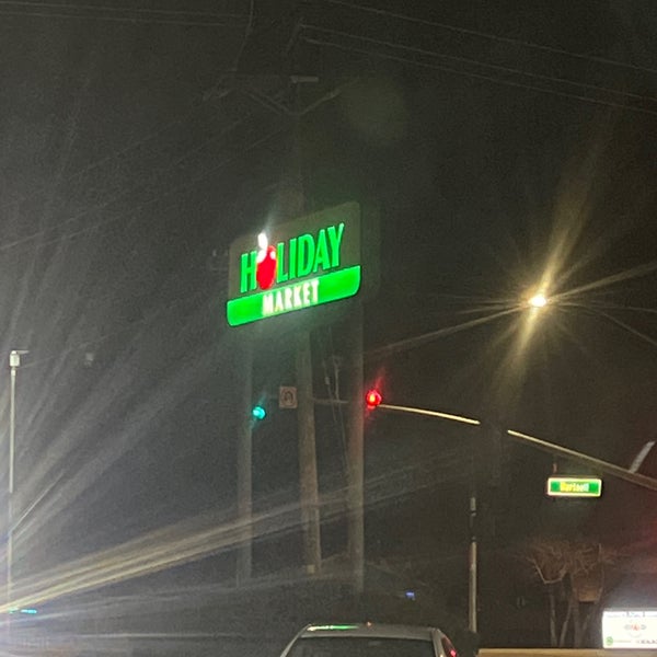 Holiday Market - Supermarket in Redding