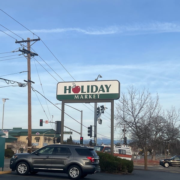 Holiday Market - Supermarket in Redding