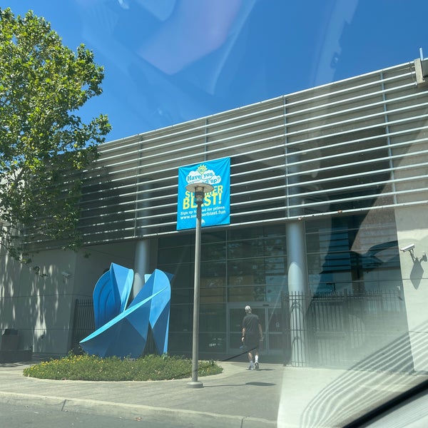 Redding Library - Library in Redding