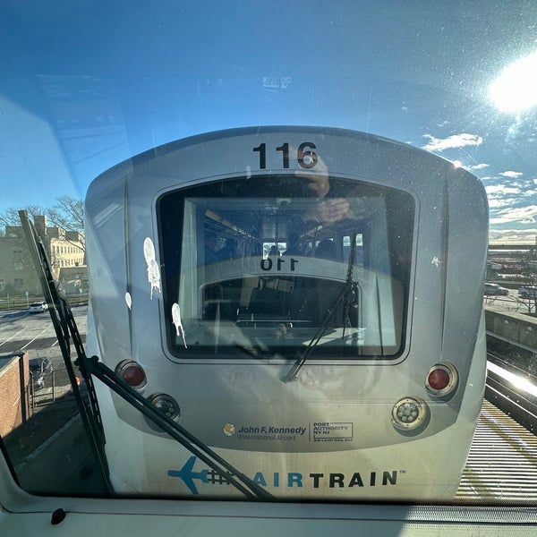 JFK AirTrain - Lefferts Boulevard - Airport Tram Station in Queens