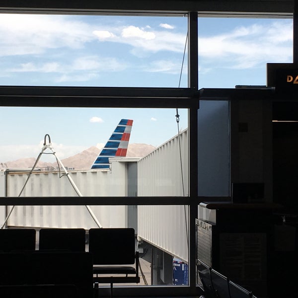Gate D4 - 562 visitors