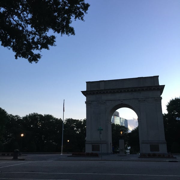 Victory Arch - Monument in Newport News