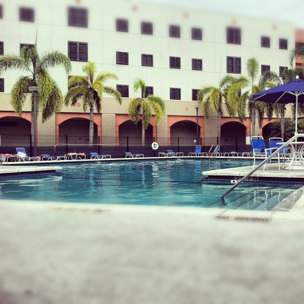 FIU - Quad Pool - College Quad in Miami