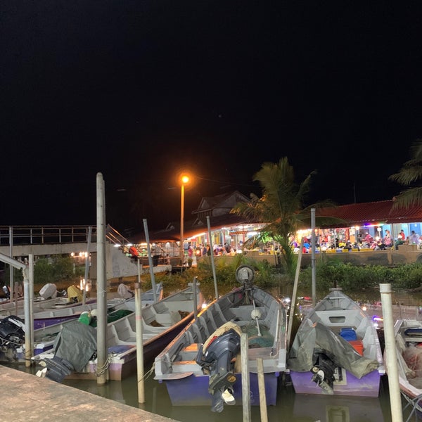 Malek Ikan Bakar Serkam Pantai - Restaurant in Serkam