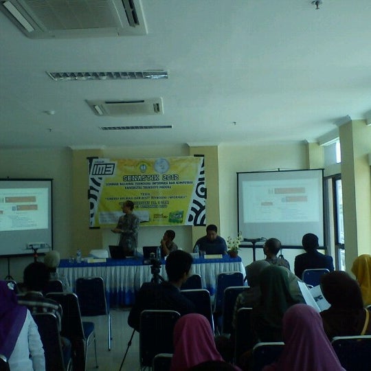 Gedung Rektorat Universitas Trunojoyo - Building in Kamal