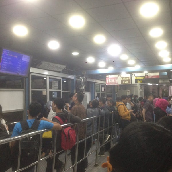 Halte TransJakarta Dukuh Atas - Jakarta Pusat, Jakarta