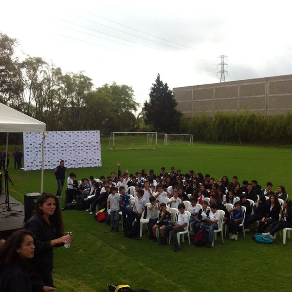 Colegio Jose Max León - Student Center