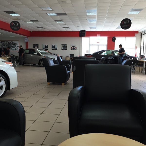 Autocentro Toyota - Car Dealership in San Juan