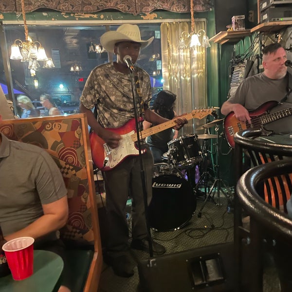 Cafe d'Mongo's - Jazz and Blues Venue in Downtown Detroit