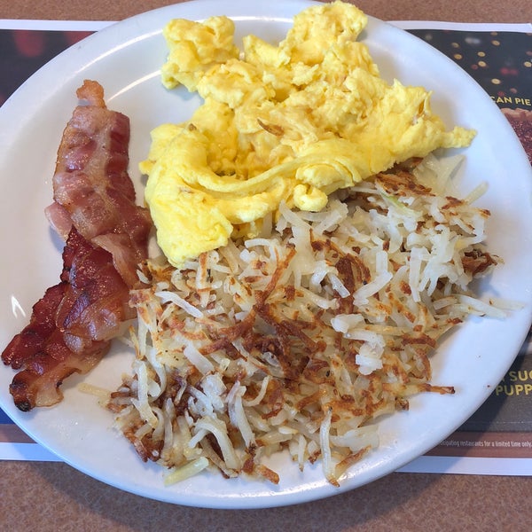 Denny's - Breakfast Spot in Leominster