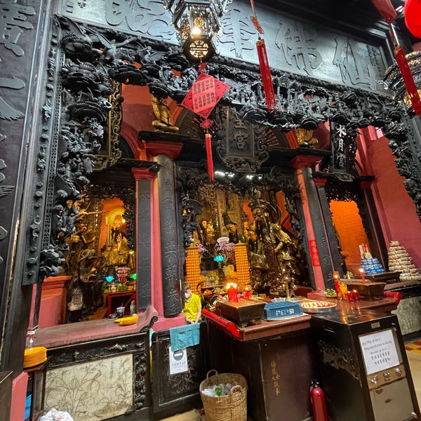Jade Emperor Pagoda - Buddhist Temple