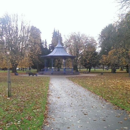 Are Dogs Allowed In Victoria Park Cardiff