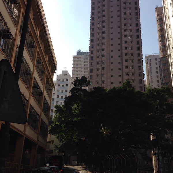 Li Sing Primary School Bus Stop 李陞小學巴士站 - Pok Fu Lam Rd