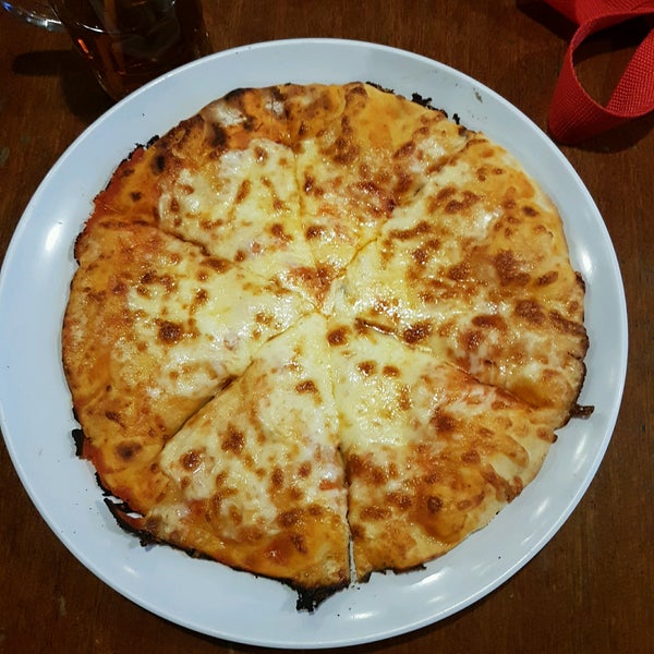Pizza Kayu Bakar - Pizzeria