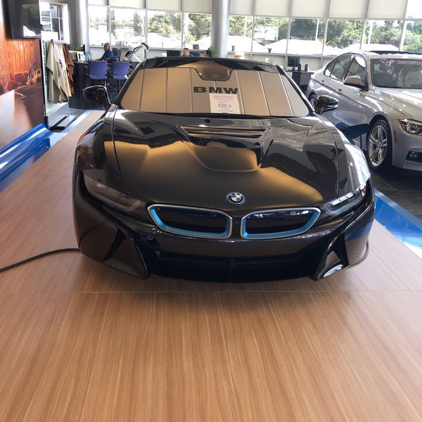 Momentum BMW - Car Dealership