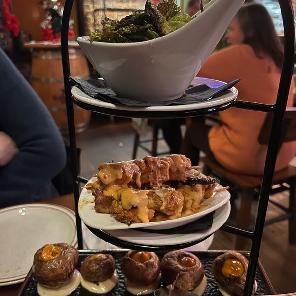 Mompou Tapas Bar & Lounge - Tapas Restaurant in North Ironbound