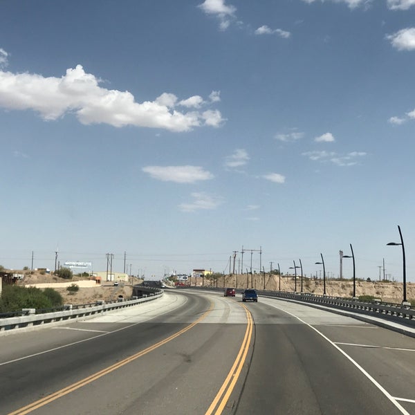 California / Arizona State Line - Border Crossing in Parker