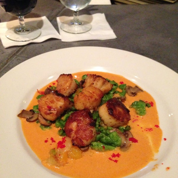 Deep Blue Bar & Grill (Now Closed) - Downtown Wilmington - 9 tips from ...