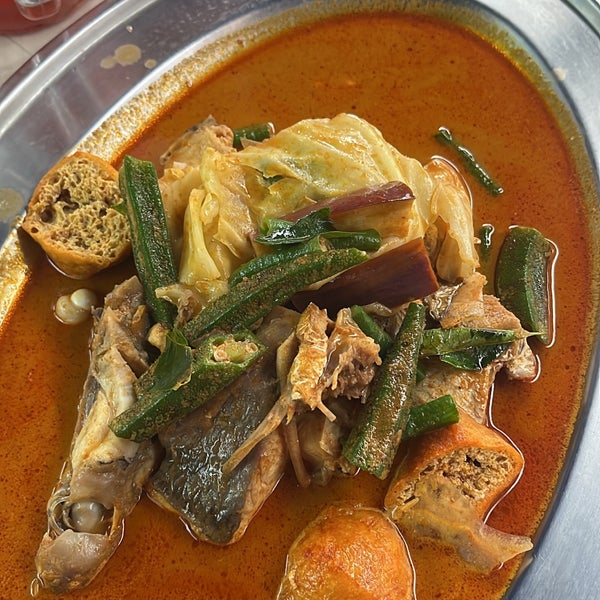 Julin Xuan - Famous Padang Curry Fish Head - 10 tips from 298 visitors