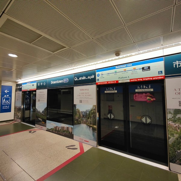 Downtown MRT Station (DT17) - Metro Station in Singapore