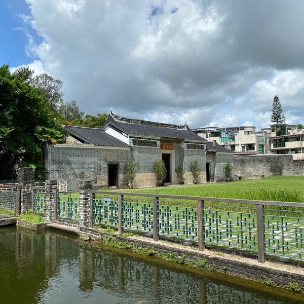 Tai Fu Tai Mansion 大夫第 - Monument