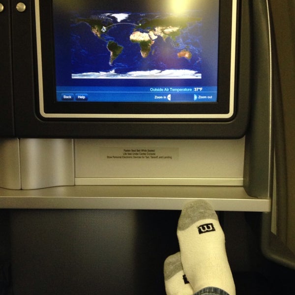 United Airlines Flight 907 - Plane