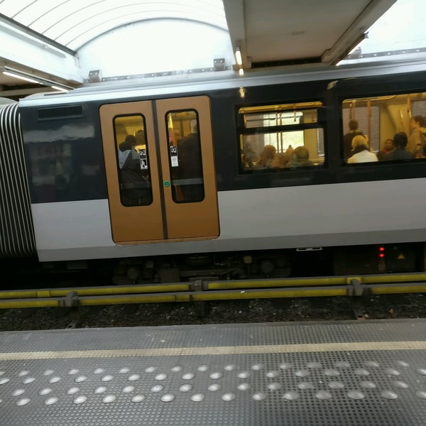 Pétillon (MIVB) - Metro Station