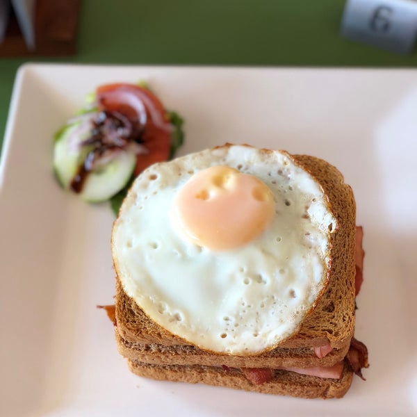 Between 2 Buns - Sandwich Spot