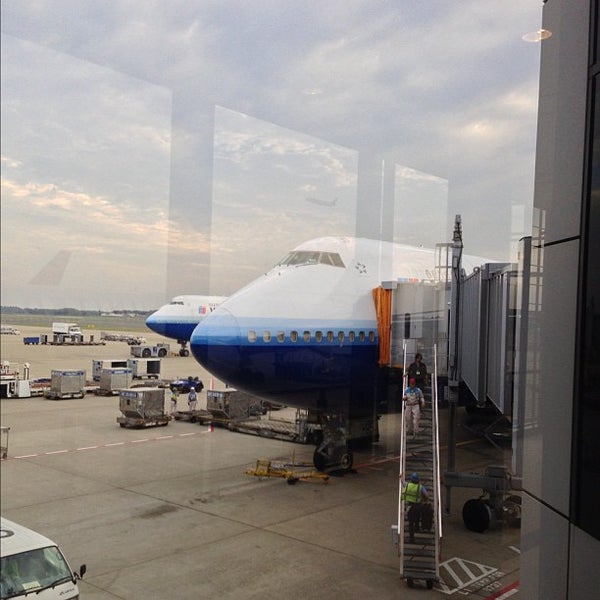 United Airlines / UA882 (NRT-ORD) - 成田市, 千葉県