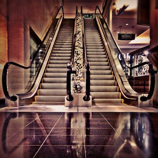 The Shops At North Bridge - Shopping Mall in Chicago