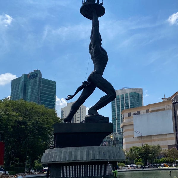 Photos at Patung Pemuda Membangun - Bundaran Senayan - Monument in ...