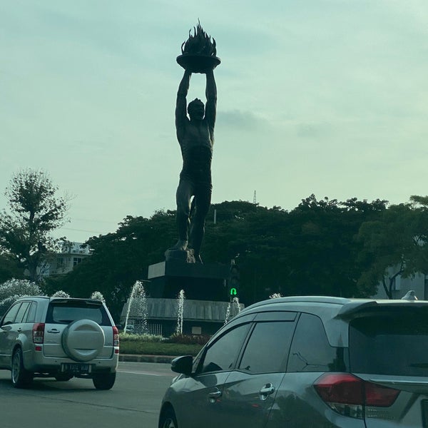 Photos at Patung Pemuda Membangun - Bundaran Senayan - Monument in ...