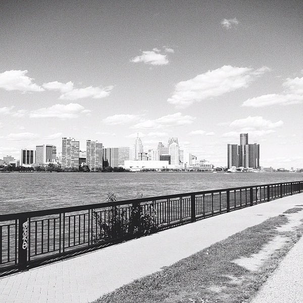 Detroit River Boardwalk (Windsor Ontario, Canada side) - Waterfront