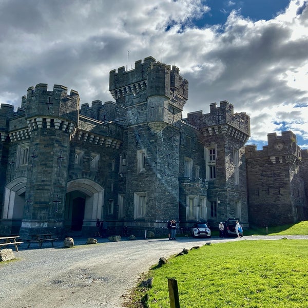 Wray Castle - Castle