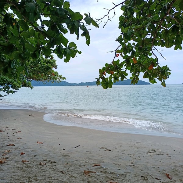 Teluk Senangin Beach - Beach