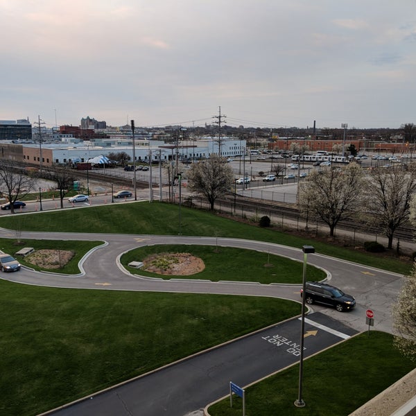 St Louis Children's Hospital Employee Parking Garage - Bus Station in ...