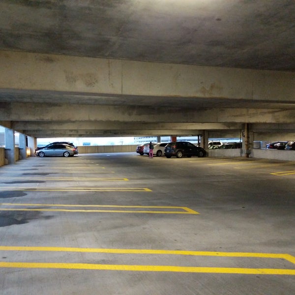 St Louis Children's Hospital Employee Parking Garage - Bus Station in ...